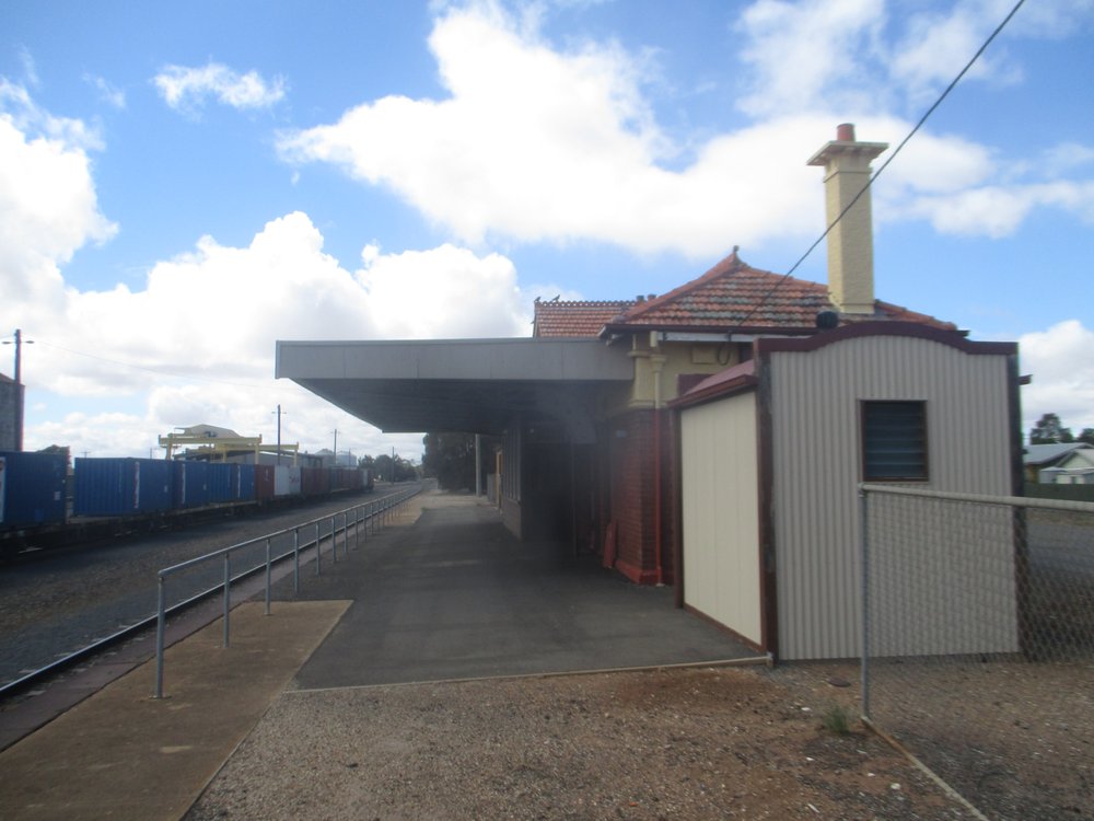 DONALD RAILWAY STATION - Walker St, Donald Victoria, Australia - Train ...