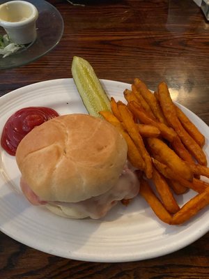 HOWLETT’S RESTAURANT & TAVERN - 63 Photos & 157 Reviews - 3530 Festival ...