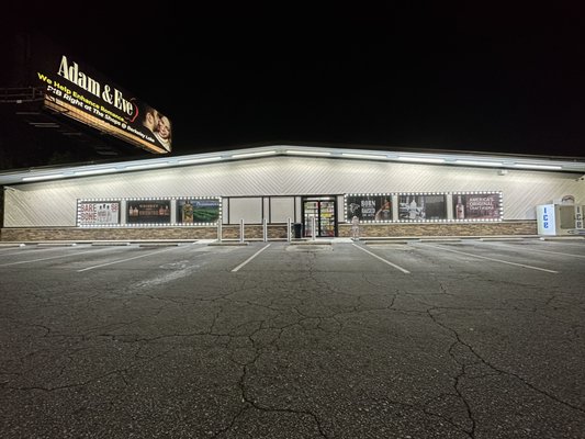 BEVERAGE WORLD PACKAGE STORE - Updated January 2026 - 22 Photos & 19 ...