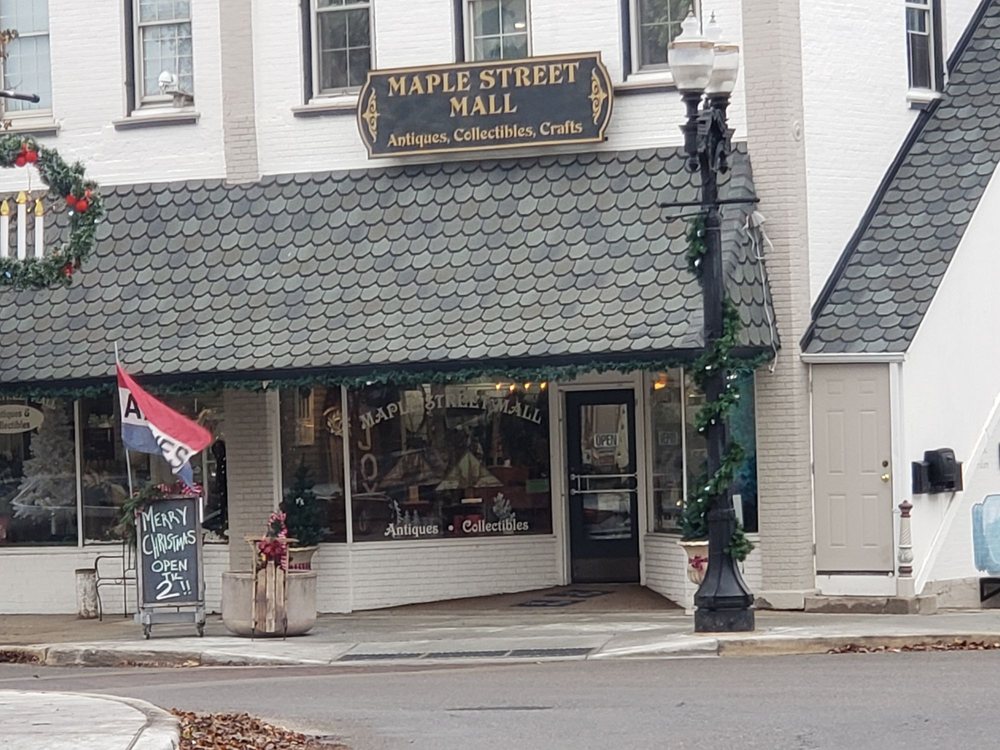 MAPLE STREET MALL - 37 Photos & 10 Reviews - 108 W Maple St, Mason ...