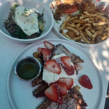 THE ELEANOR - Updated May 2025 - 619 Photos & 396 Reviews - 3207 N ...