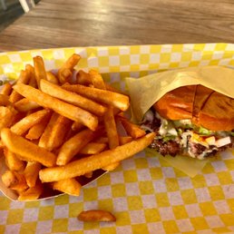 EAT CRISPY BURGER ENCINITAS - Updated December 2025 - 655 Photos & 850 ...