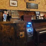 JULES MAES SALOON - 185 Photos & 330 Reviews - 5919 Airport Way S ...