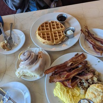 BREAD WINNERS CAFE & BAKERY - NORTH PARK CENTER - Updated December 2025 ...