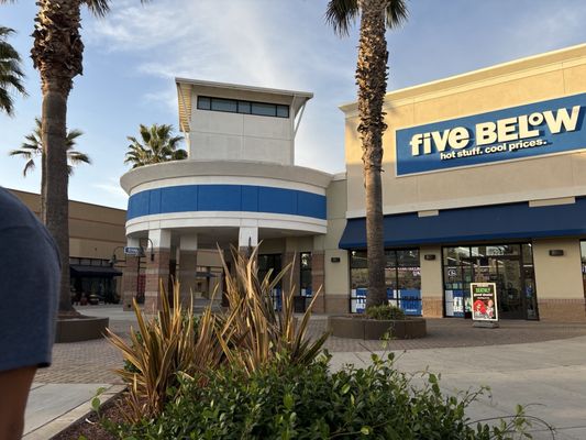 THE FREMONT HUB - Updated November 2025 - 121 Photos & 75 Reviews ...