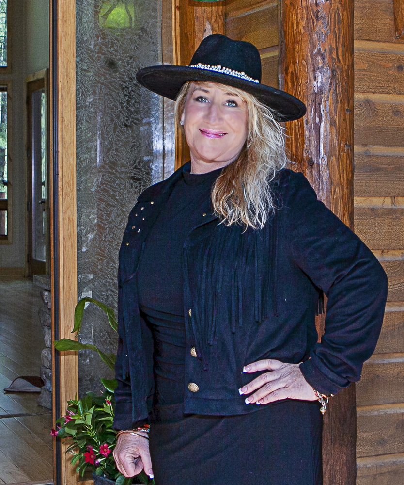 AMY ABRAMS - COLDWELL BANKER NORTHLAND - Updated June 2025 - 14 Photos ...