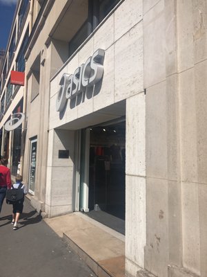 ASICS STORE - Updated August 2025 - 6 rue d'Amsterdam, Paris, France ...