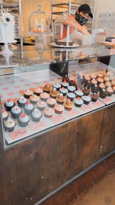 CELEBRITY CUPCAKES - Updated July 2024 - 196 Photos & 286 Reviews ...
