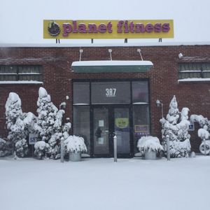 PLANET FITNESS - 37 Photos & 70 Reviews - Gyms - 387 W Fountain St ...
