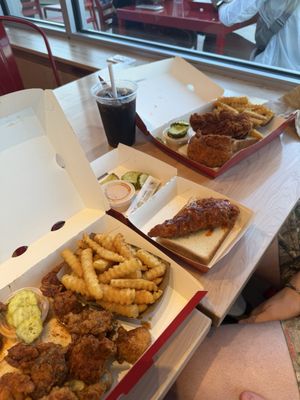 DAVE’S HOT CHICKEN - Updated September 2025 - 409 E Hills Blvd SE ...