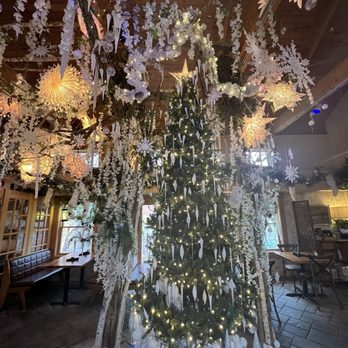 THE TREE HOUSE TAVERN & BISTRO - Updated January 2025 - 1803 Photos ...