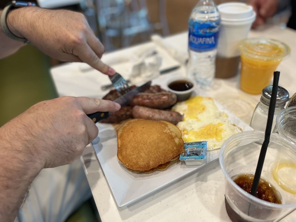 SCRAMBLE, A BREAKFAST & LUNCH JOINT - Updated April 2024 - 272 Photos ...