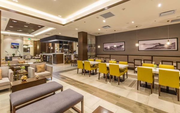 HAMPTON INN BY HILTON TIJUANA - Updated January 2025 - 98 Photos & 37 ...