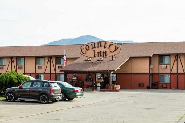 COUNTRY INN - Updated September 2024 - 38 Photos & 23 Reviews - 1020 W ...