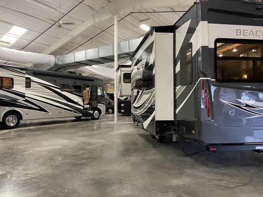 LAZYDAYS RV OF LOVELAND - Updated January 2026 - 42 Photos & 178 ...