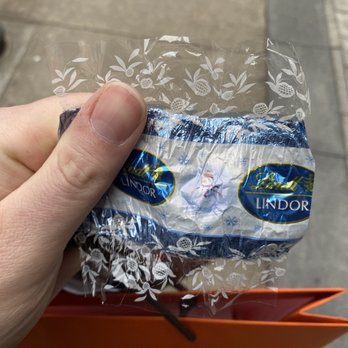 LINDT CHOCOLATE SHOP - Updated October 2025 - 72 Photos & 72 Reviews ...