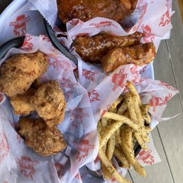 WINGBUCKET - Updated December 2025 - 559 Photos & 630 Reviews - 1200 ...