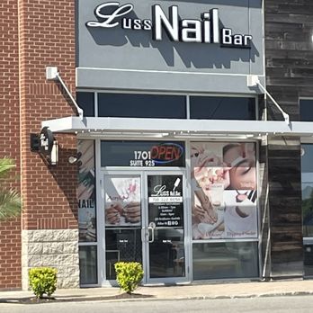 Luss nail bar store