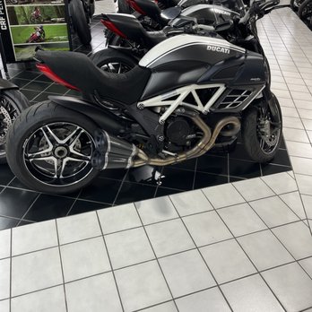 V1 MOTO - Updated October 2025 - 103 Photos & 33 Reviews - 10102 I-45 ...