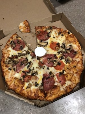 ROUND TABLE PIZZA - Updated August 2025 - 41 Photos & 136 Reviews ...