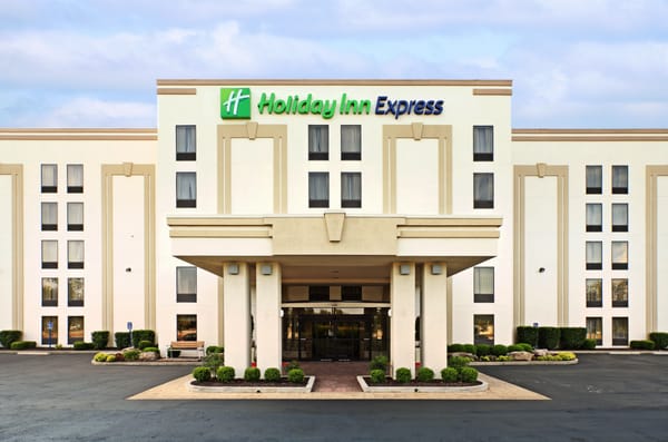 HOLIDAY INN EXPRESS & SUITES FAYETTEVILLE-UNIV OF AR AREA - Updated ...