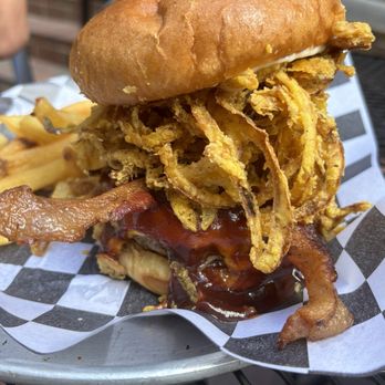 ALLEY BURGER - Updated April 2025 - 90 Photos & 112 Reviews - 26 N High ...