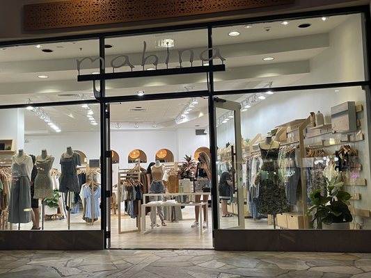 MAHINA - Updated January 2026 - 40 Photos & 95 Reviews - 226 Lewers St ...