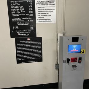 CVG VALUPARK - Updated December 2025 - 70 Reviews - 77 Comair Blvd ...