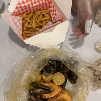 THE CRAWFISH HUT - Updated May 2024 - 293 Photos & 220 Reviews - 15706 ...