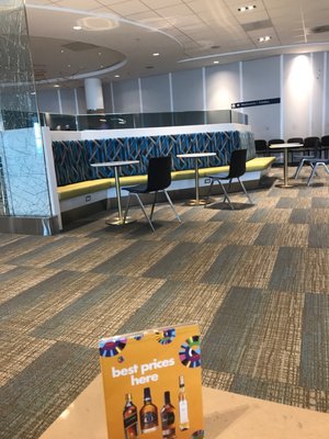 PORTER AIRPORT LOUNGE - 54 Photos & 53 Reviews - Airport Lounges - 60 ...