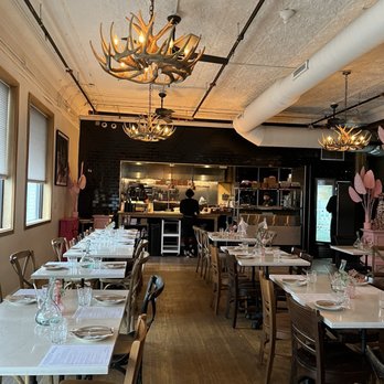 MOVIDA - Updated September 2024 - 892 Photos & 636 Reviews - 600 S 6th ...