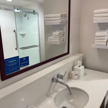 HAMPTON INN & SUITES ROSEBURG - Updated December 2025 - 118 Photos & 58 ...