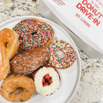 DONUT DRIVE-IN - Updated October 2025 - 285 Photos & 395 Reviews - 6525 ...