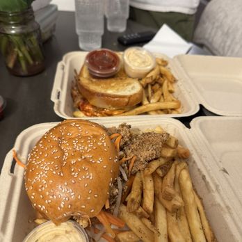 CHOMP KITCHEN AND DRINKS - Updated October 2025 - 358 Photos & 262 ...