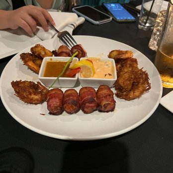 FUGAZZIS - Updated May 2025 - 161 Photos & 256 Reviews - 601 W 7th St ...