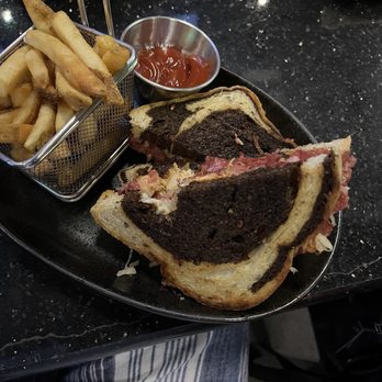 FUSE SPORTS BAR - Updated October 2024 - 214 Photos & 290 Reviews ...