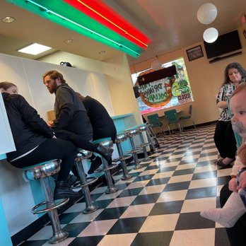 CRUISER’S DRIVE-IN - Updated May 2025 - 134 Photos & 157 Reviews - 2515 ...