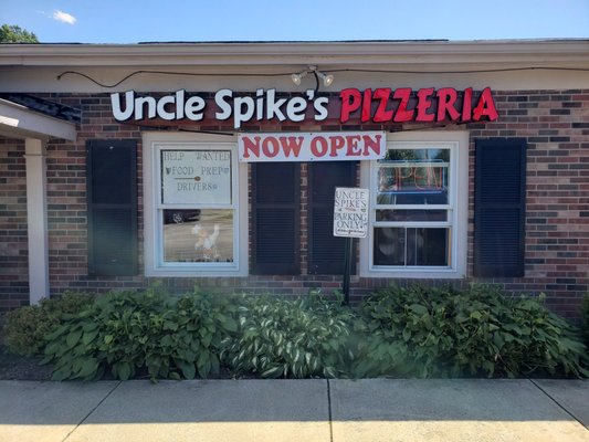 UNCLE SPIKE’S PIZZERIA - 17 Photos & 36 Reviews - 242 E Garfield Rd ...