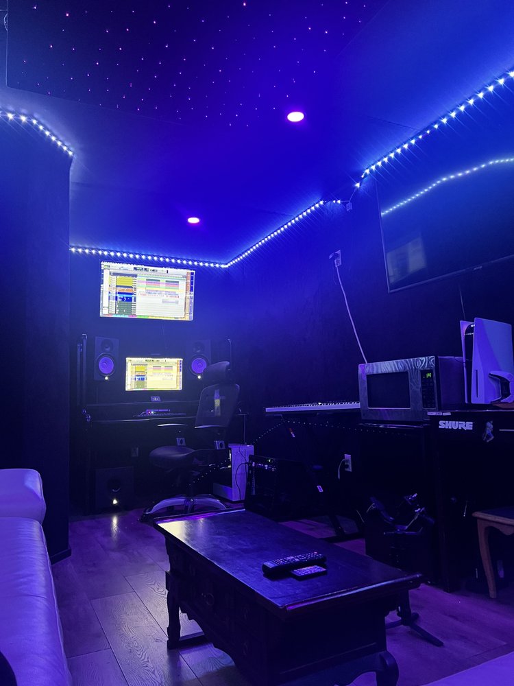 WILDSIDE LOUNGE - Updated July 2025 - 918 San Pedro St, Los Angeles ...