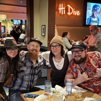 HI DIVE - Updated July 2025 - 301 Photos & 598 Reviews - Pier 28 1/2 ...