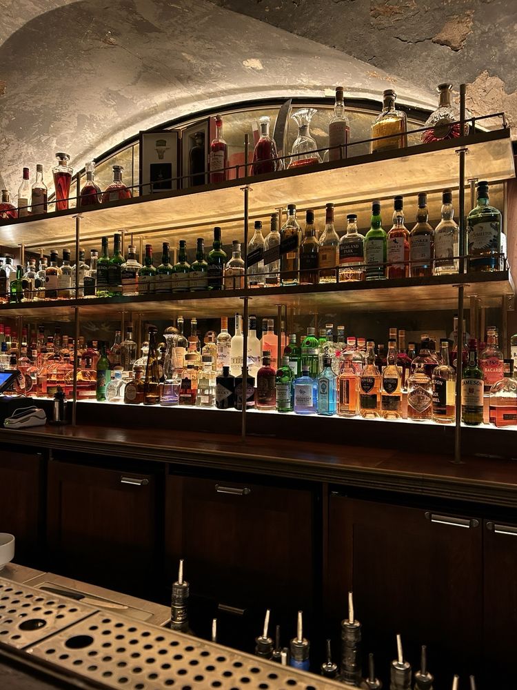 9 BELOW BAR - Updated December 2025 - 9 St Stephen's Green, Dublin ...