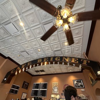 CAFE BEIGNET, ROYAL STREET - Updated February 2025 - 3995 Photos & 3341 ...