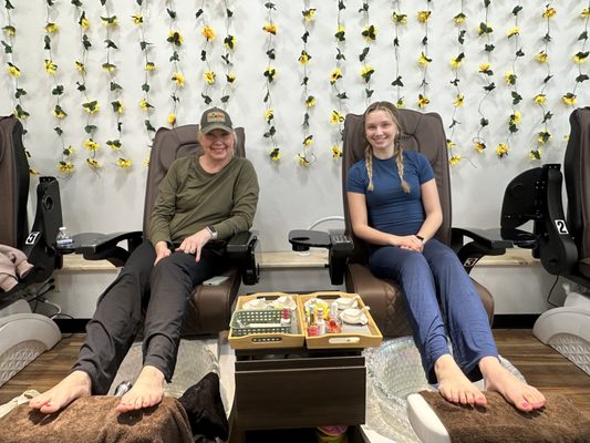 SUNFLOWER NAILS & SPA - Updated May 2026 - 38 Photos - 910 Main Ave, De ...