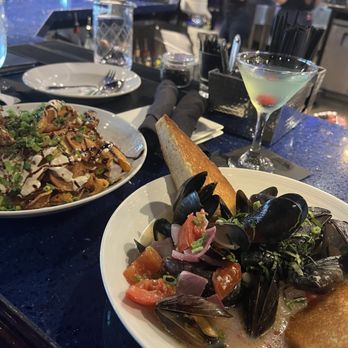 NONA BLUE MODERN TAVERN - Updated May 2025 - 657 Photos & 471 Reviews ...