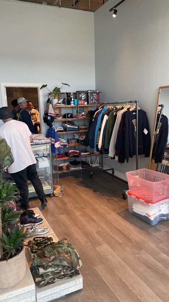 ATTIRE - Updated November 2025 - 14 Photos - 71 Duncan Street, Toronto ...