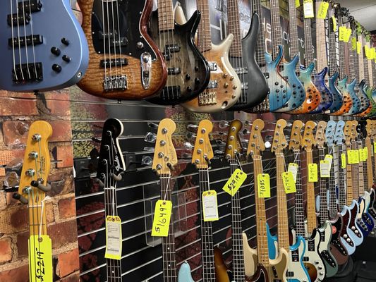 CHUCK LEVIN’S WASHINGTON MUSIC CENTER - Updated December 2025 - 50 ...