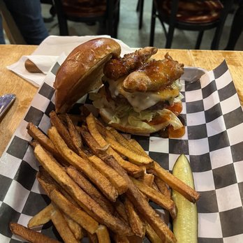 HAWG DAWGS - Updated January 2026 - 154 Photos & 221 Reviews - 200 E ...