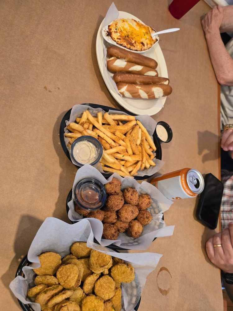 BARRACUDAS LOCUST POINT TAVERN - Updated December 2025 - 155 Photos ...