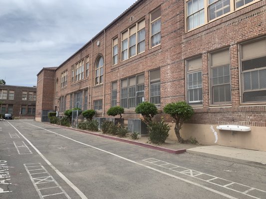 JOHN BURROUGHS MIDDLE SCHOOL - Updated November 2025 - 10 Photos - 600 S Mccadden Pl, Los ...