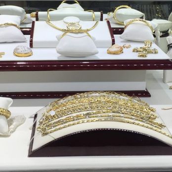 J and d jewelers store